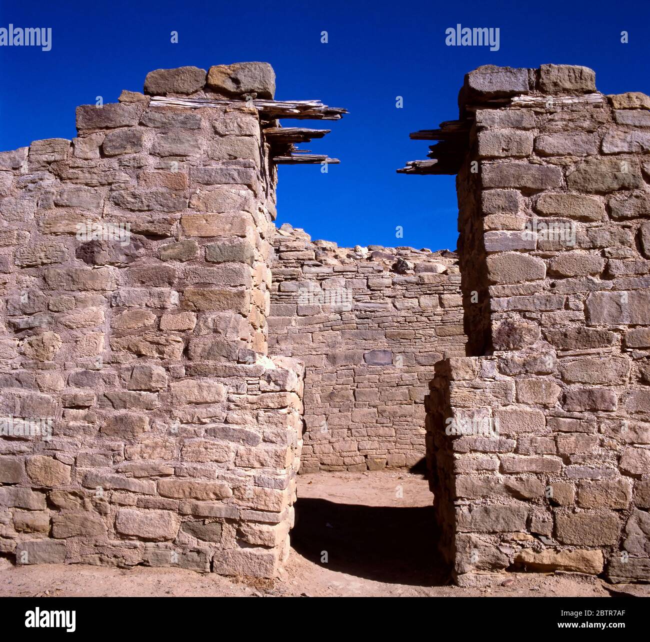 T shaped doorway in the West Ruin, Aztec Ruins National Monument ...
