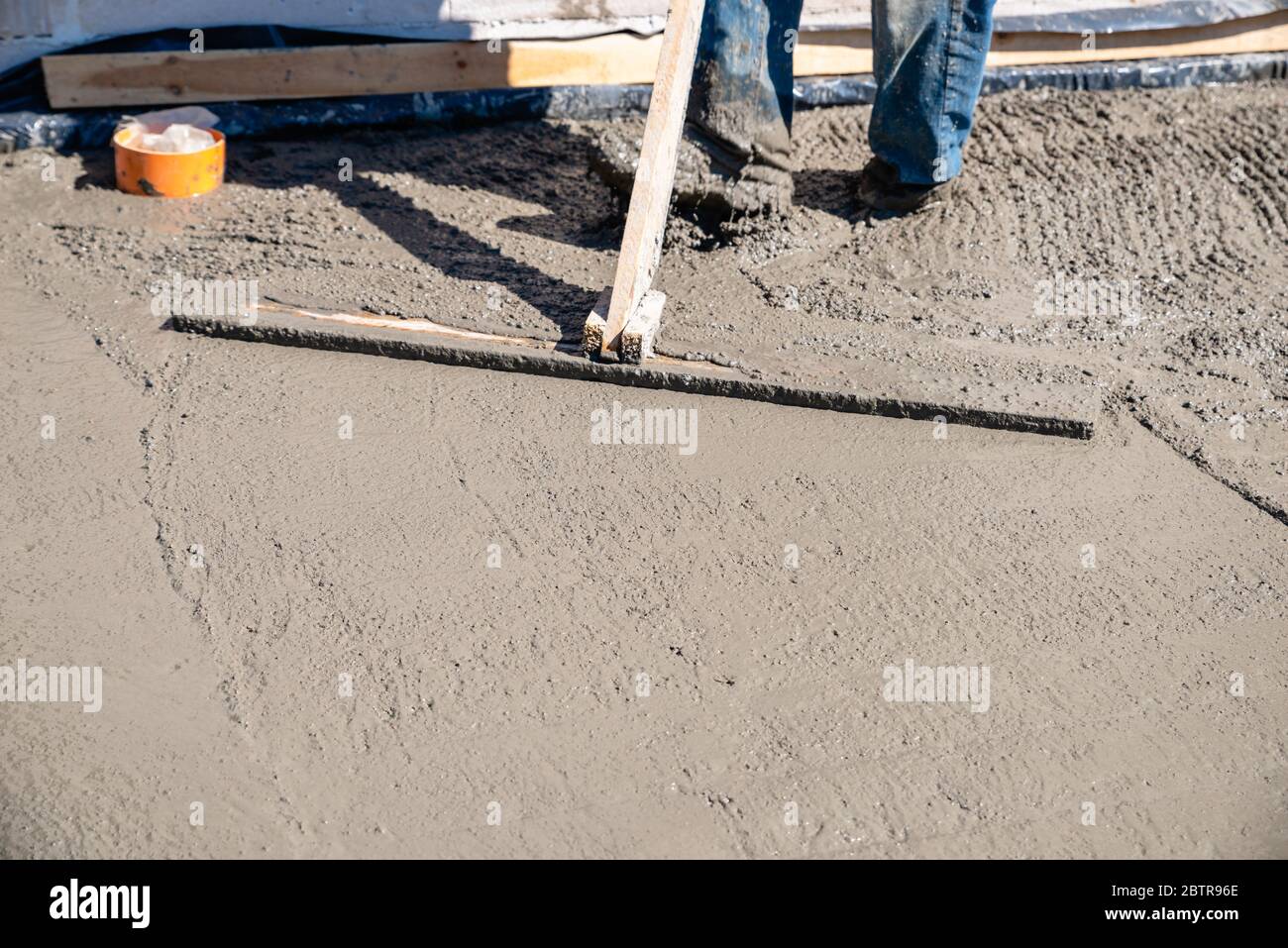 pouring cement onto the terrace Stock Photo - Alamy
