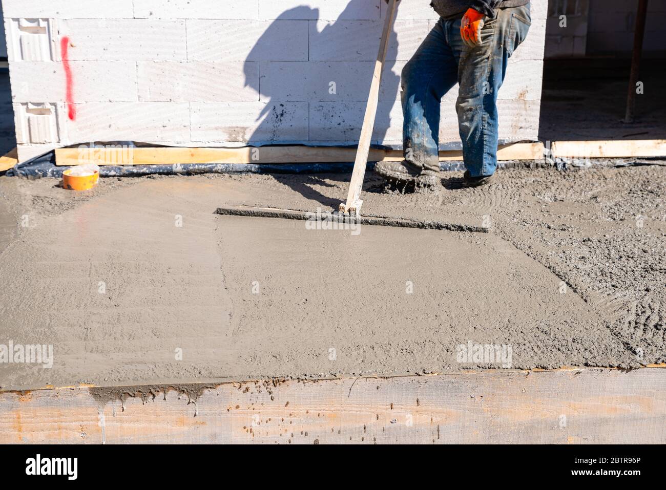 Concrete pouring man hi-res stock photography and images - Alamy