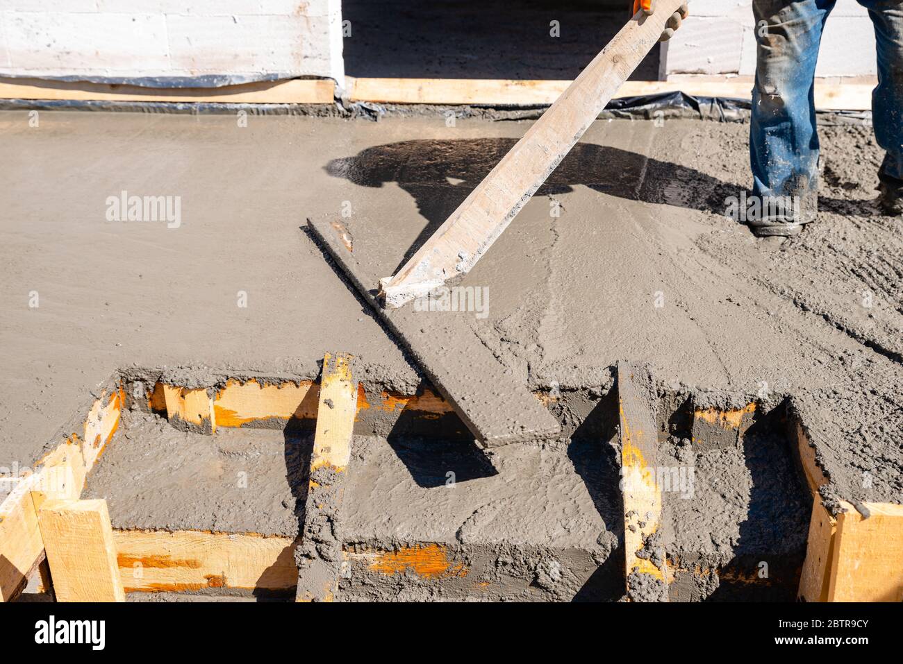 pouring cement onto the terrace Stock Photo - Alamy