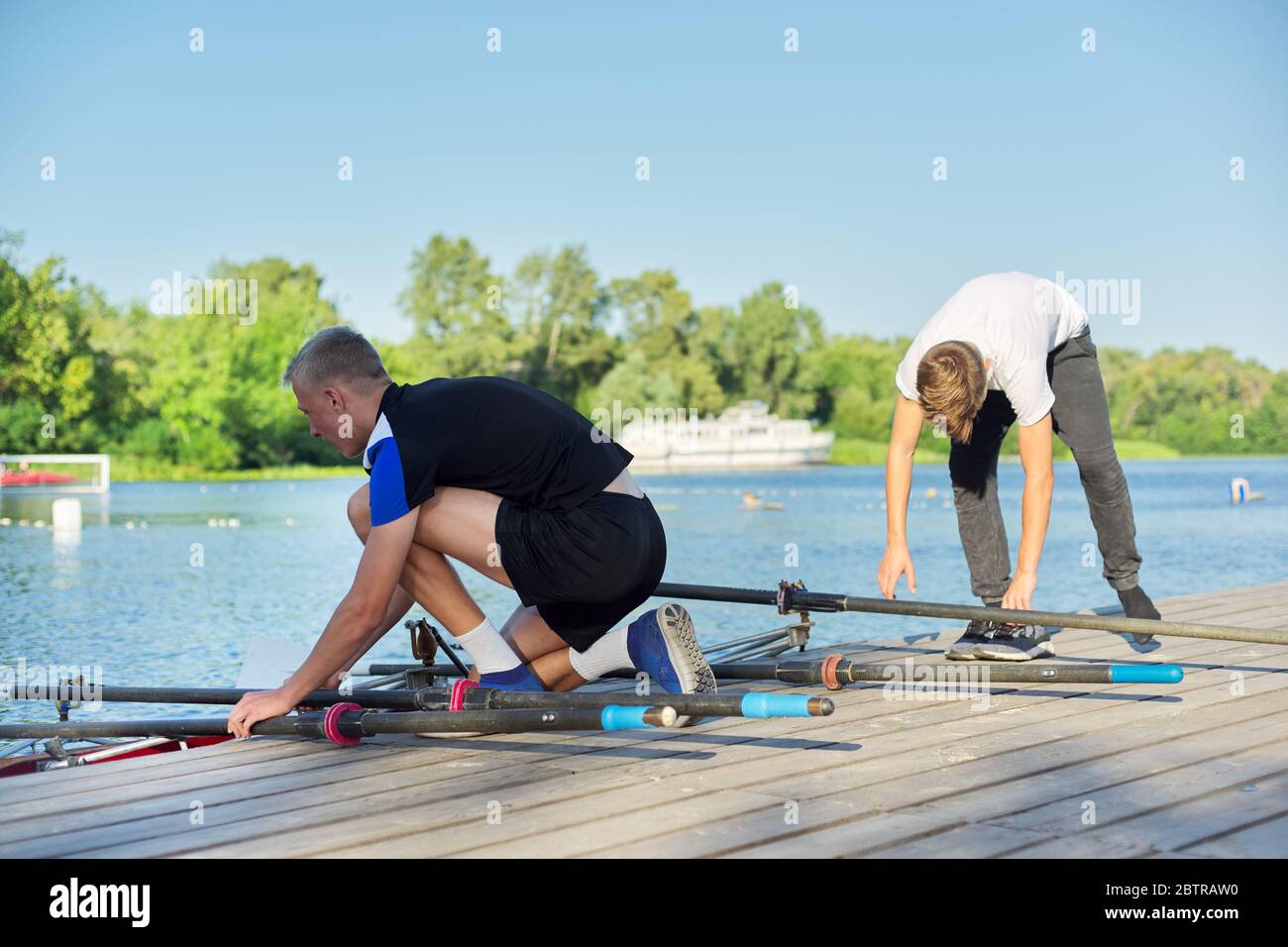 Boys rowing team hi-res stock photography and images - Alamy