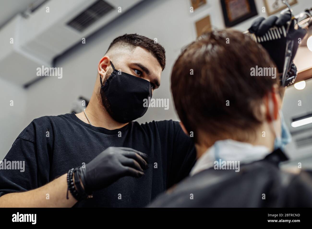 Styling men's hair. Barber make a stylish hairstyle Stock Photo - Alamy