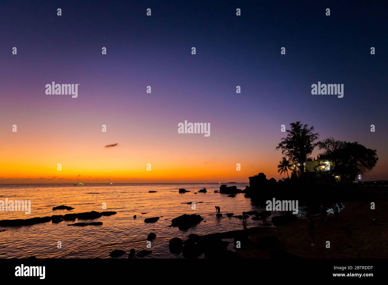 Summer sunset seascape on tropical Phu Quoc island, Duong Dong village ...