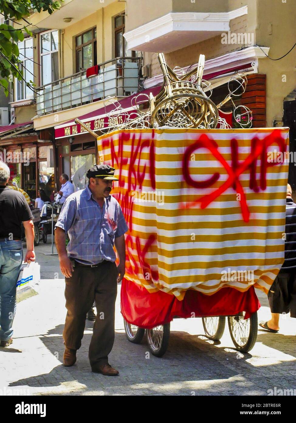 Scrap merchant hi-res stock photography and images - Alamy