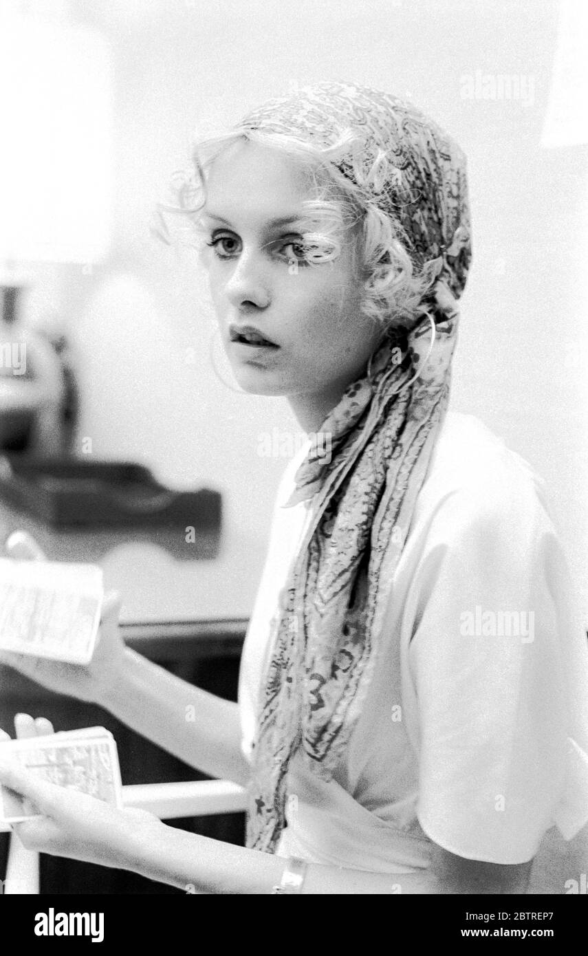 Twiggy 1967 hi-res stock photography and images - Alamy