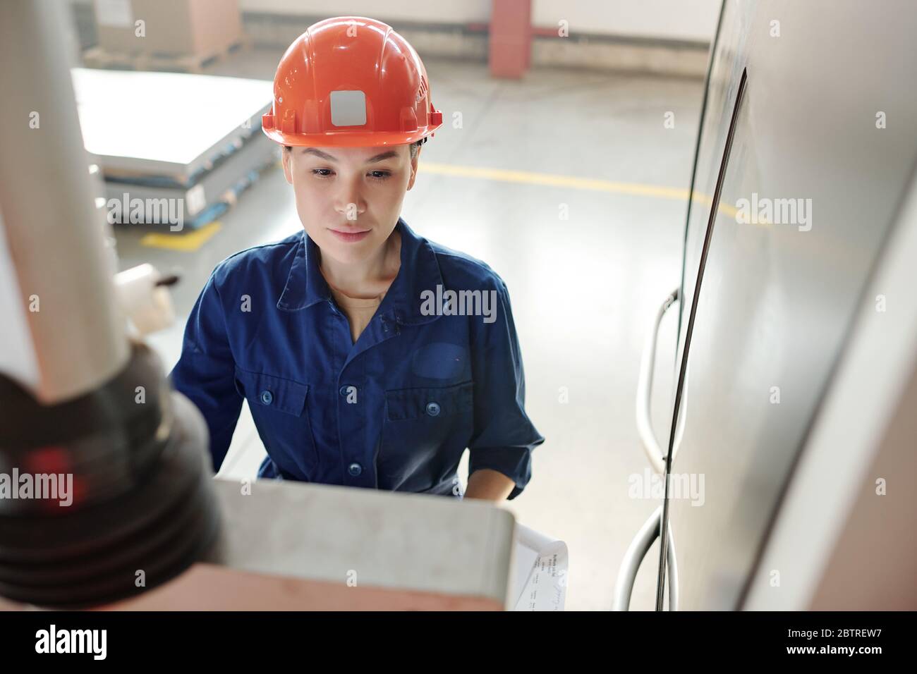 Cnc operator hi-res stock photography and images - Alamy