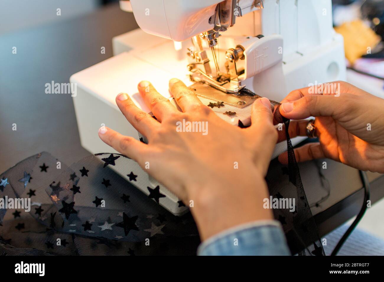 woman with sewing machine Stock Photo - Alamy