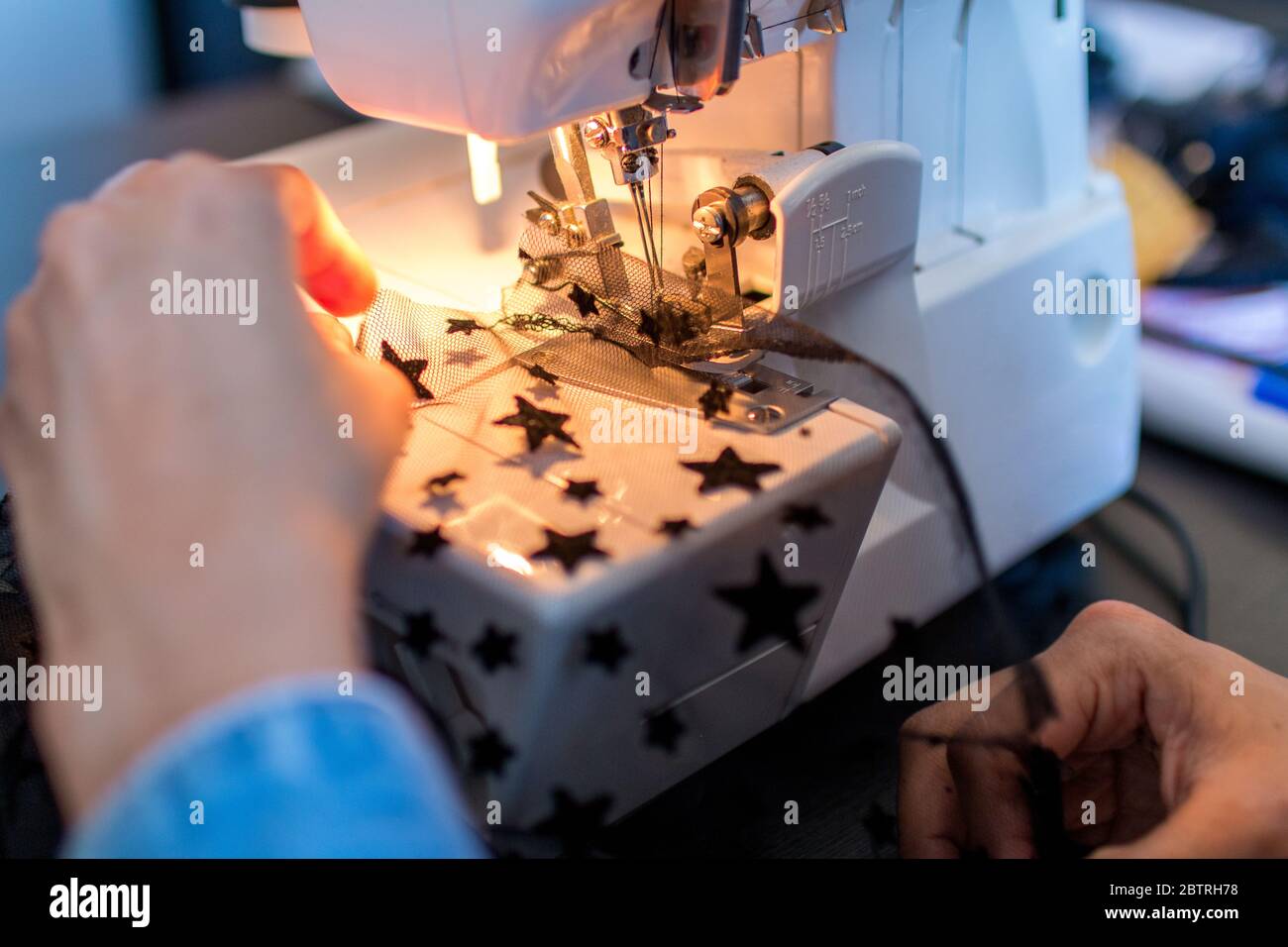 woman with sewing machine Stock Photo - Alamy