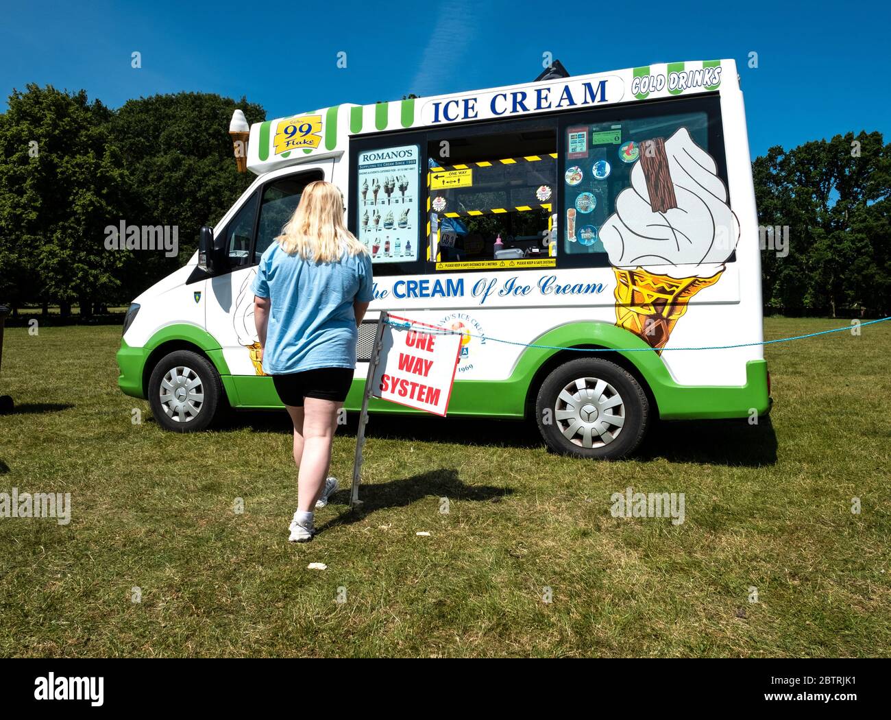 Ice cream van in a public park on a hot day Stock Photo - Alamy