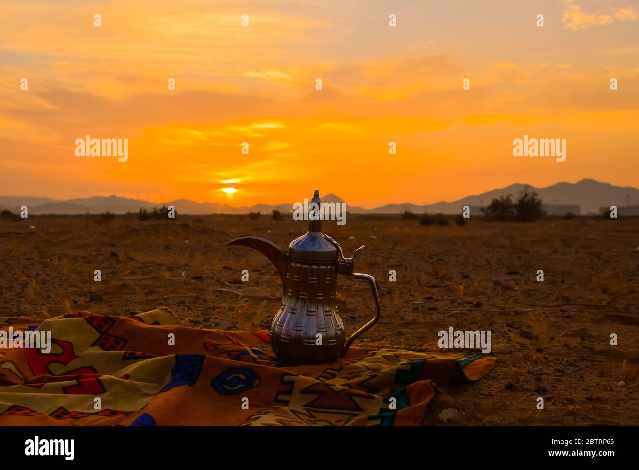 Traditional Arabic Coffee Jar with Cup in dessert Stock Photo - Alamy