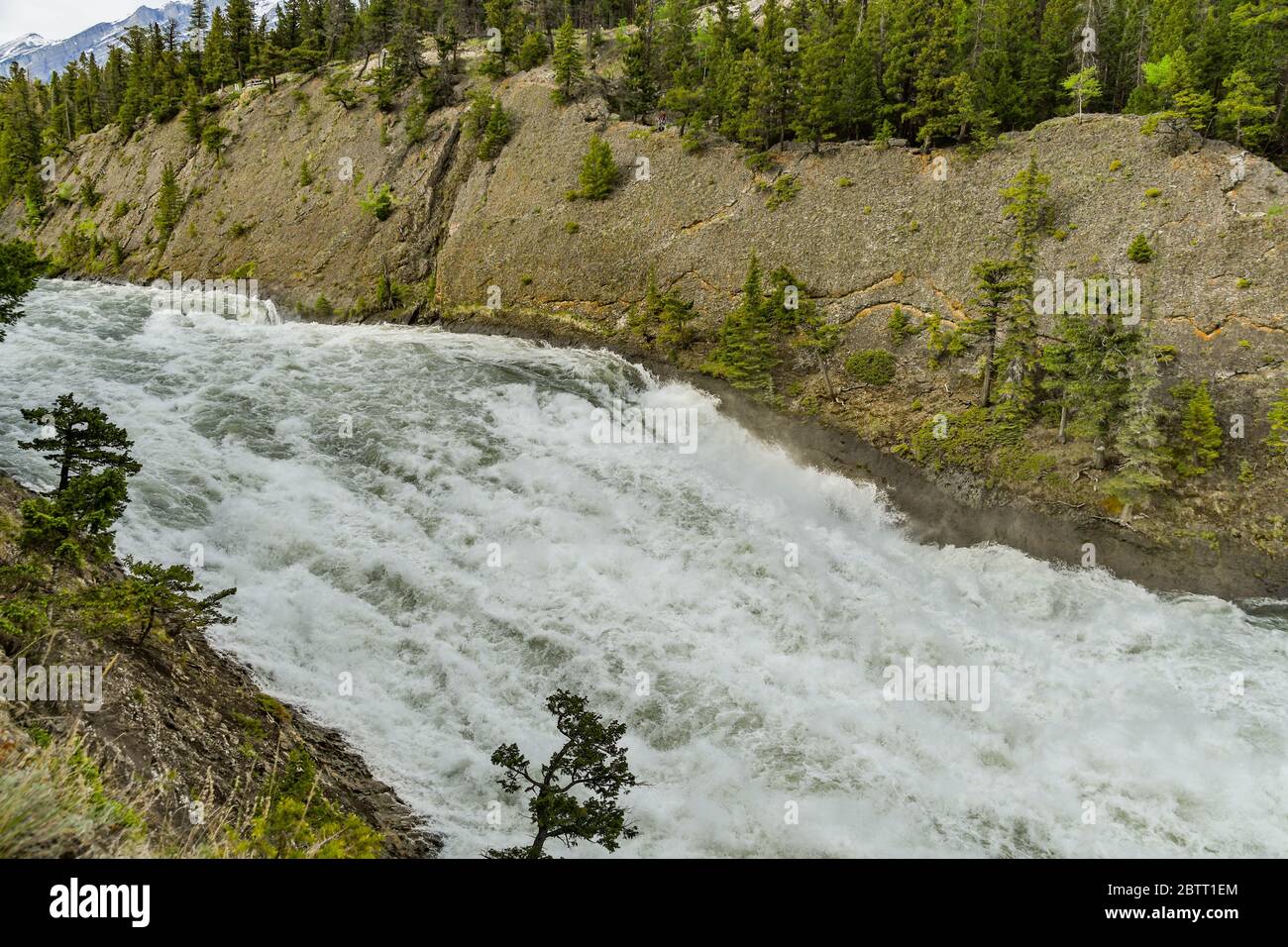 BANFF, AB, CANADA - JUNE 2018: Landscape view of the gorge and Bow ...