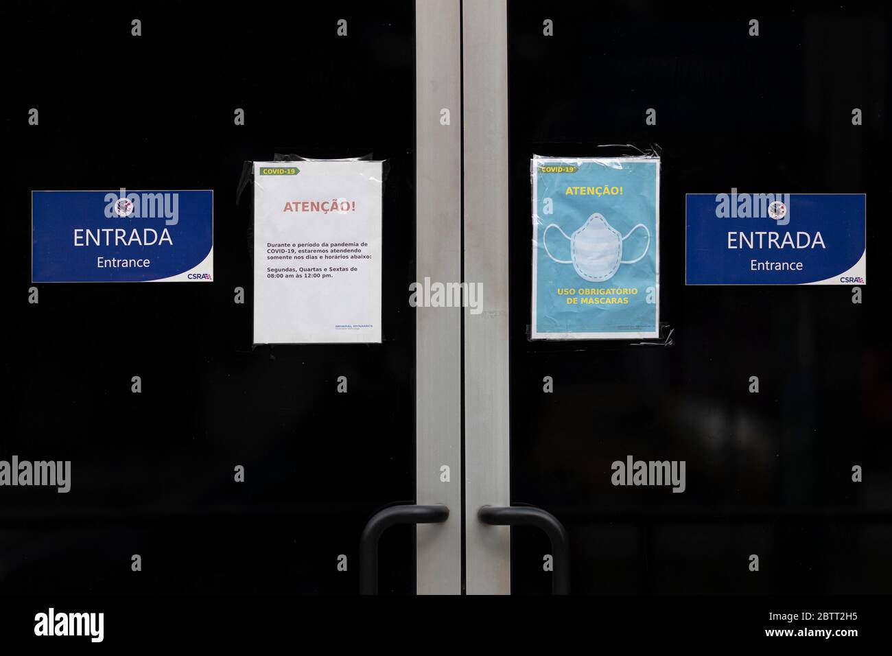 Notification sign on the entrance door of the USA visa request centre ...