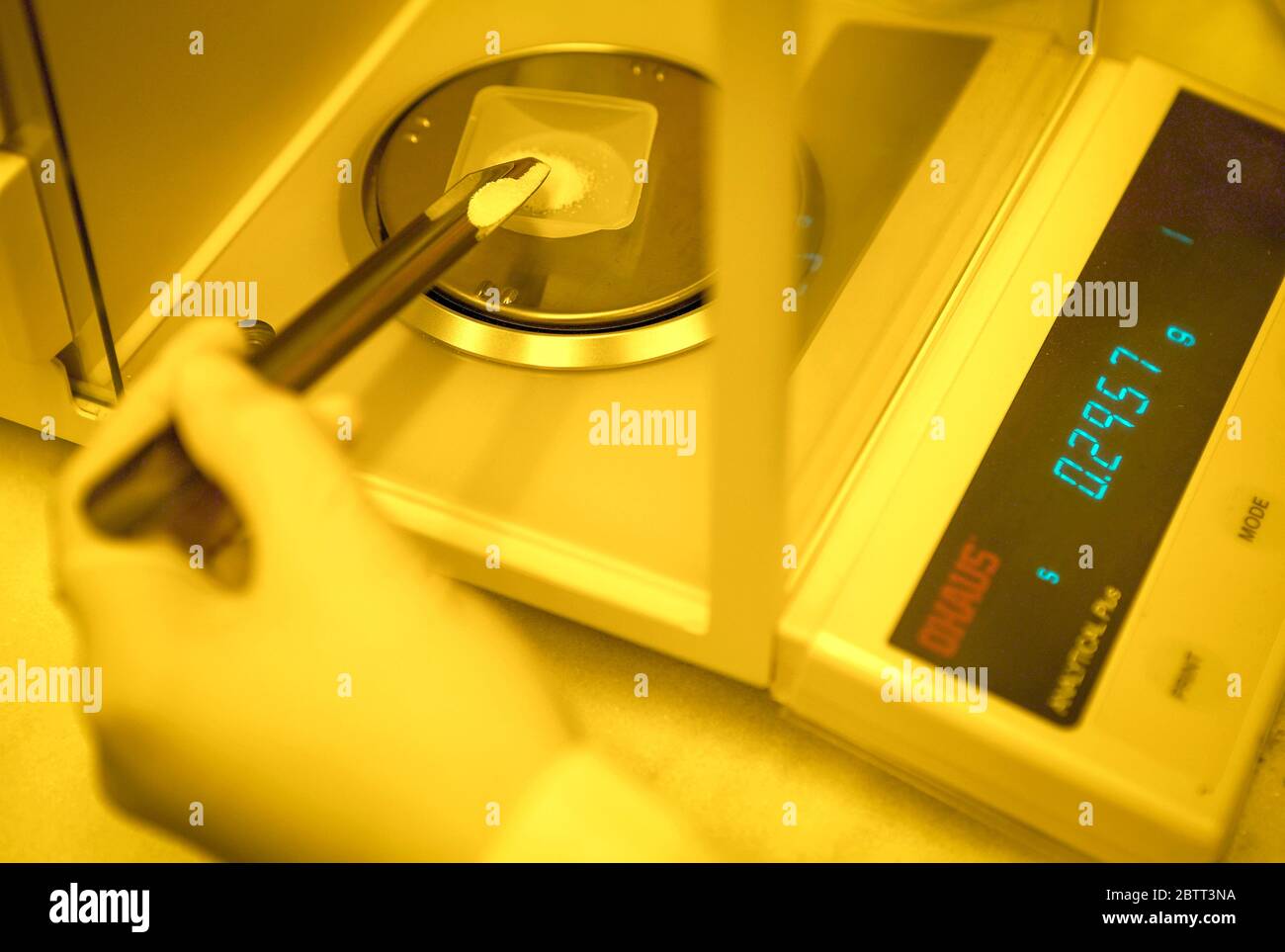 Precise measuring of a powder compound on a lab scale Stock Photo - Alamy