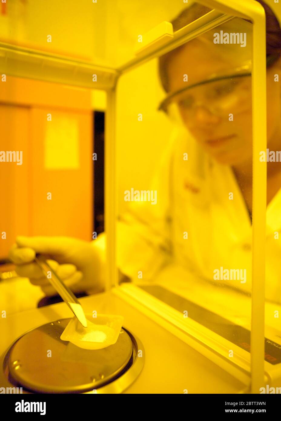 Precise measuring of a powder compond on a lab scale Stock Photo - Alamy