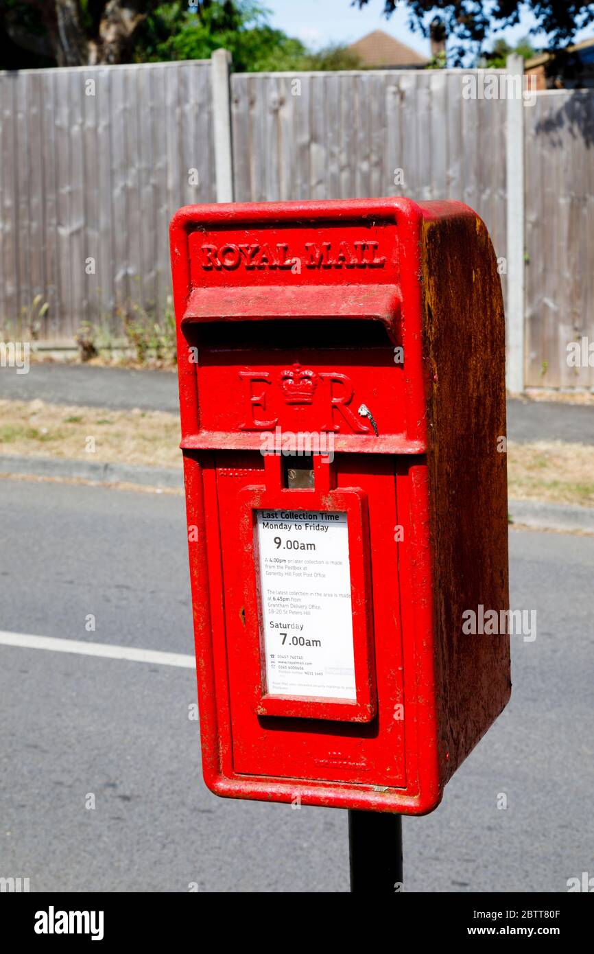 Elizabeth post box hi-res stock photography and images - Alamy
