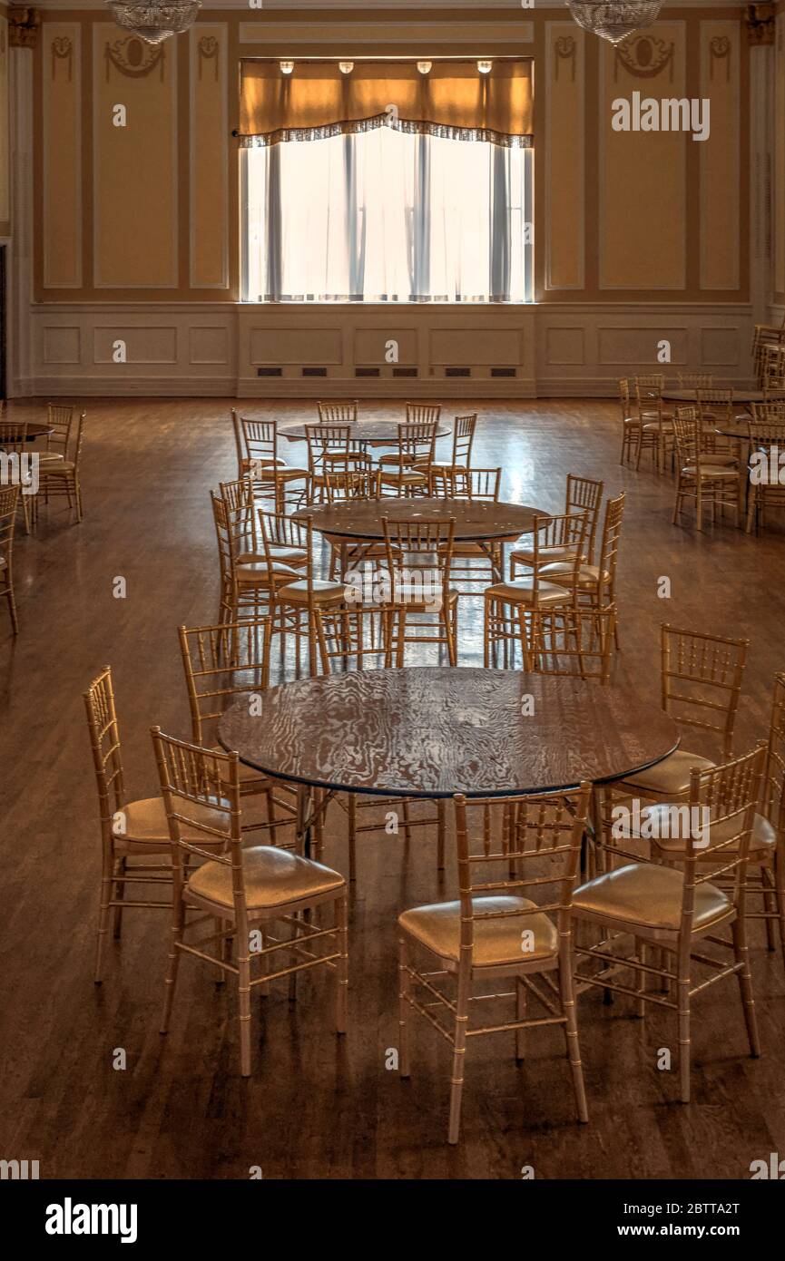 Empty banquet hall Stock Photo - Alamy