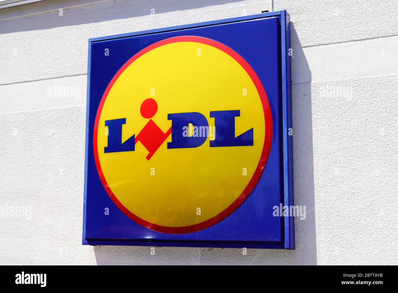 Lidl logotype hi-res stock photography and images - Alamy