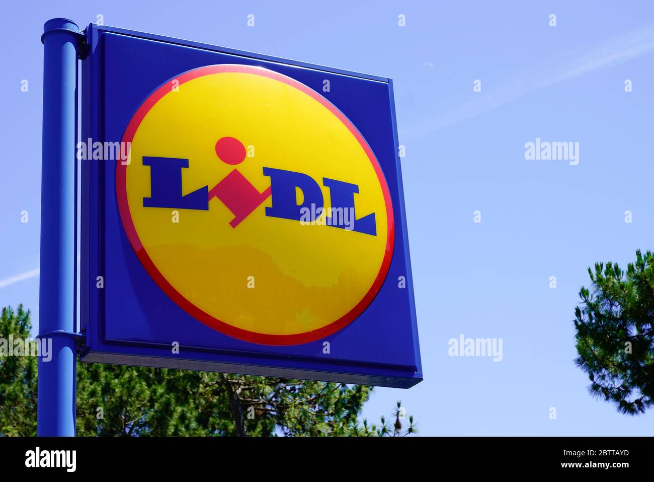 Lidl logotype hi-res stock photography and images - Alamy