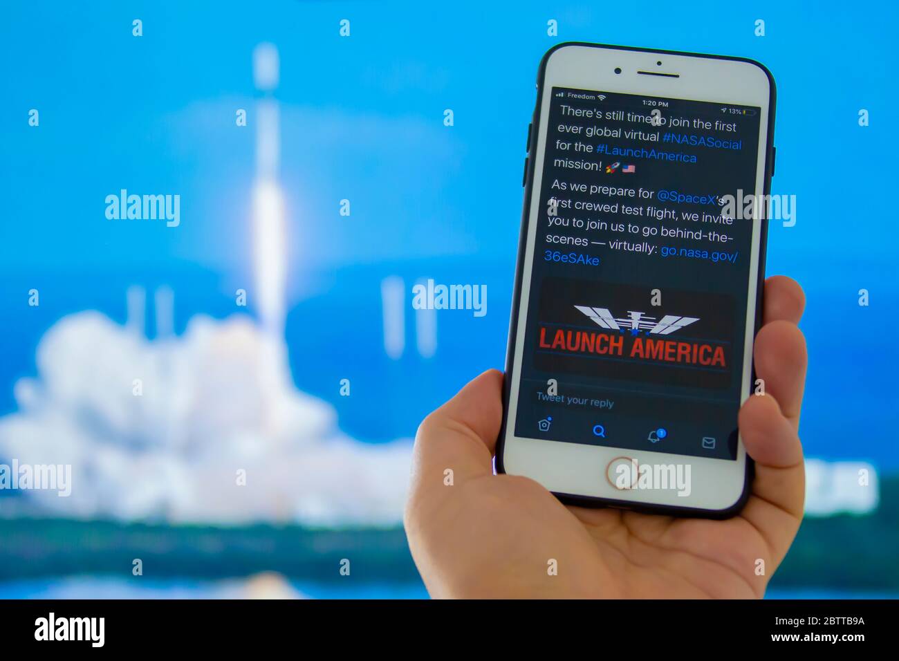 Render rocket over smartphone hi-res stock photography and images - Alamy