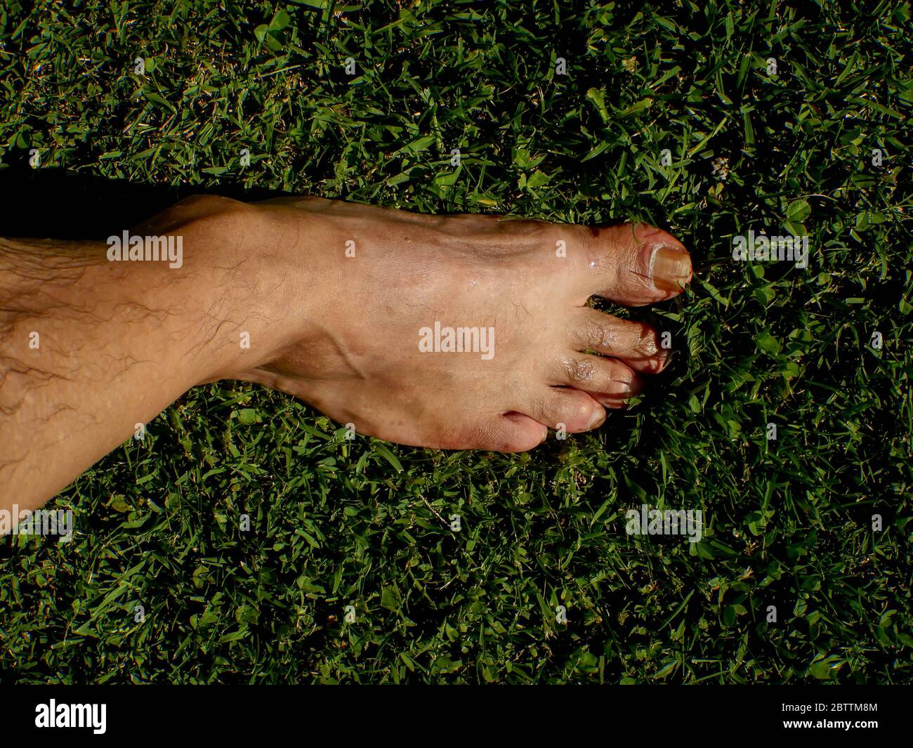 Mans feet toes hi-res stock photography and images - Alamy