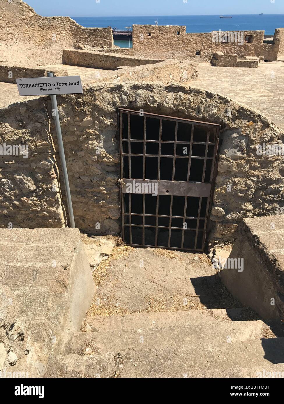 Crotone carlo castle italy hi-res stock photography and images - Alamy