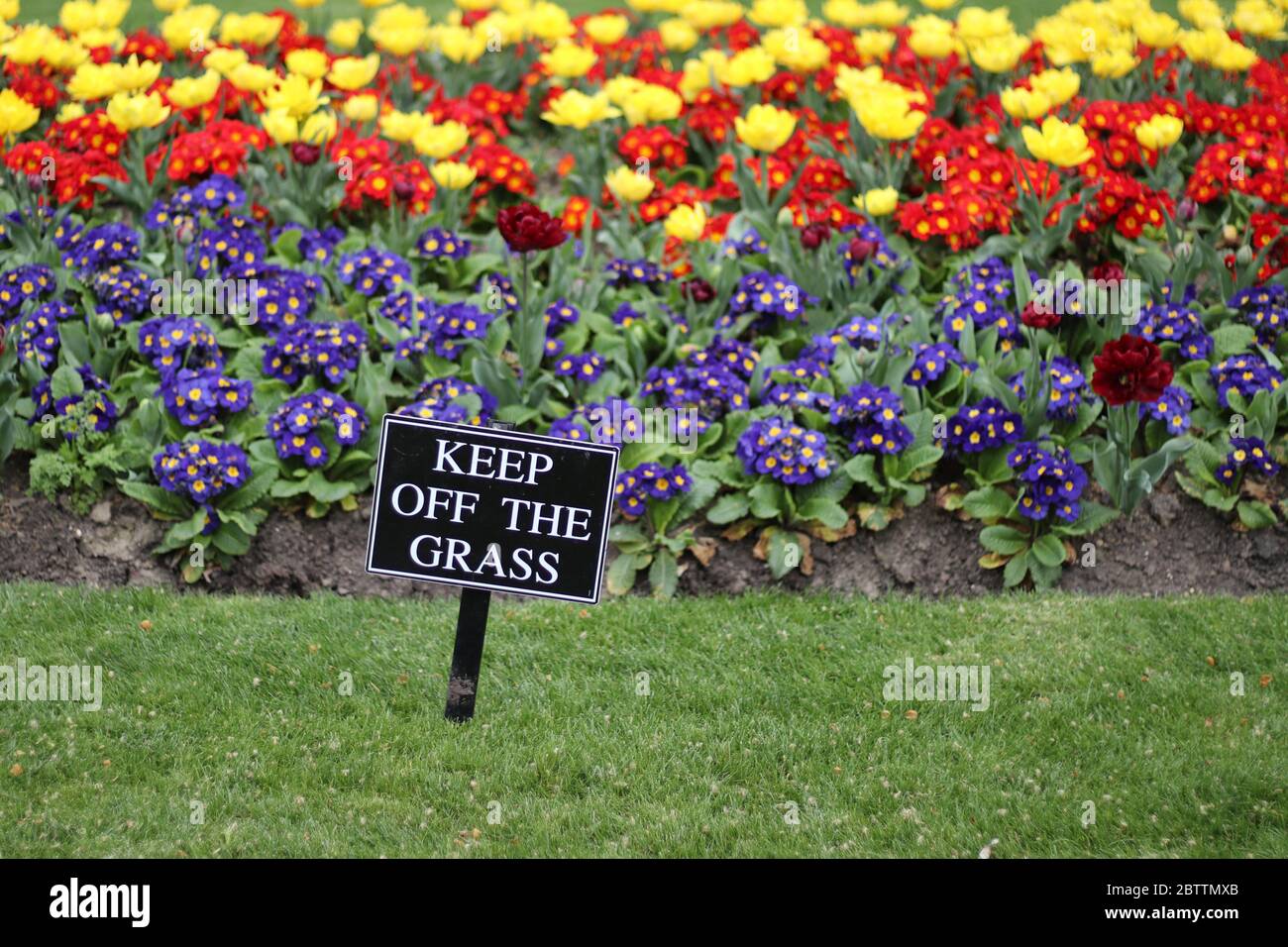 Keep off grass signage hi-res stock photography and images - Alamy