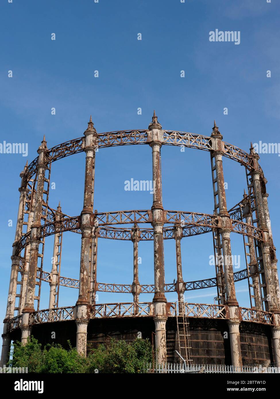 Steel frame building hi-res stock photography and images - Alamy