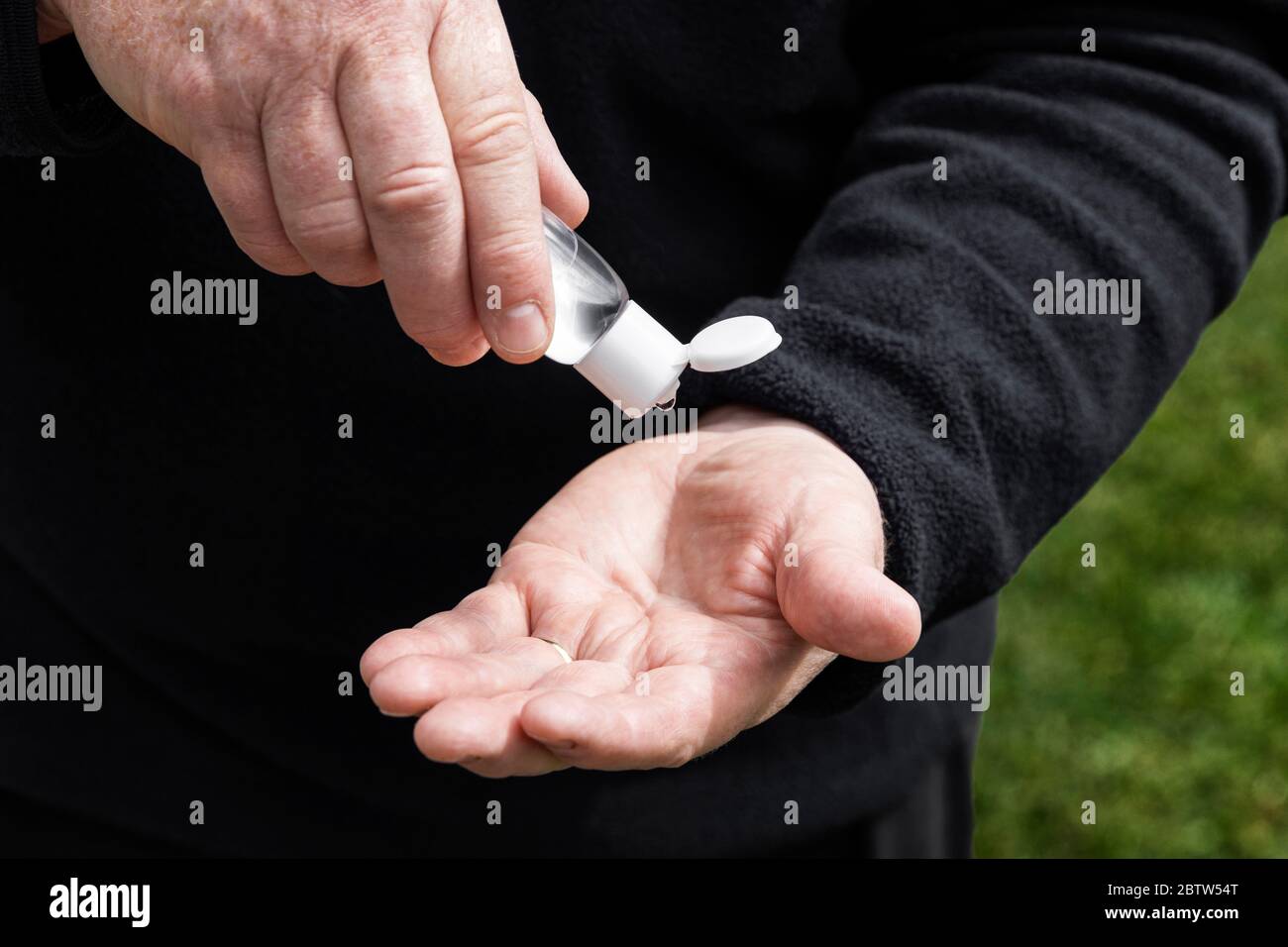 Woman squeezing man hand hi-res stock photography and images - Alamy