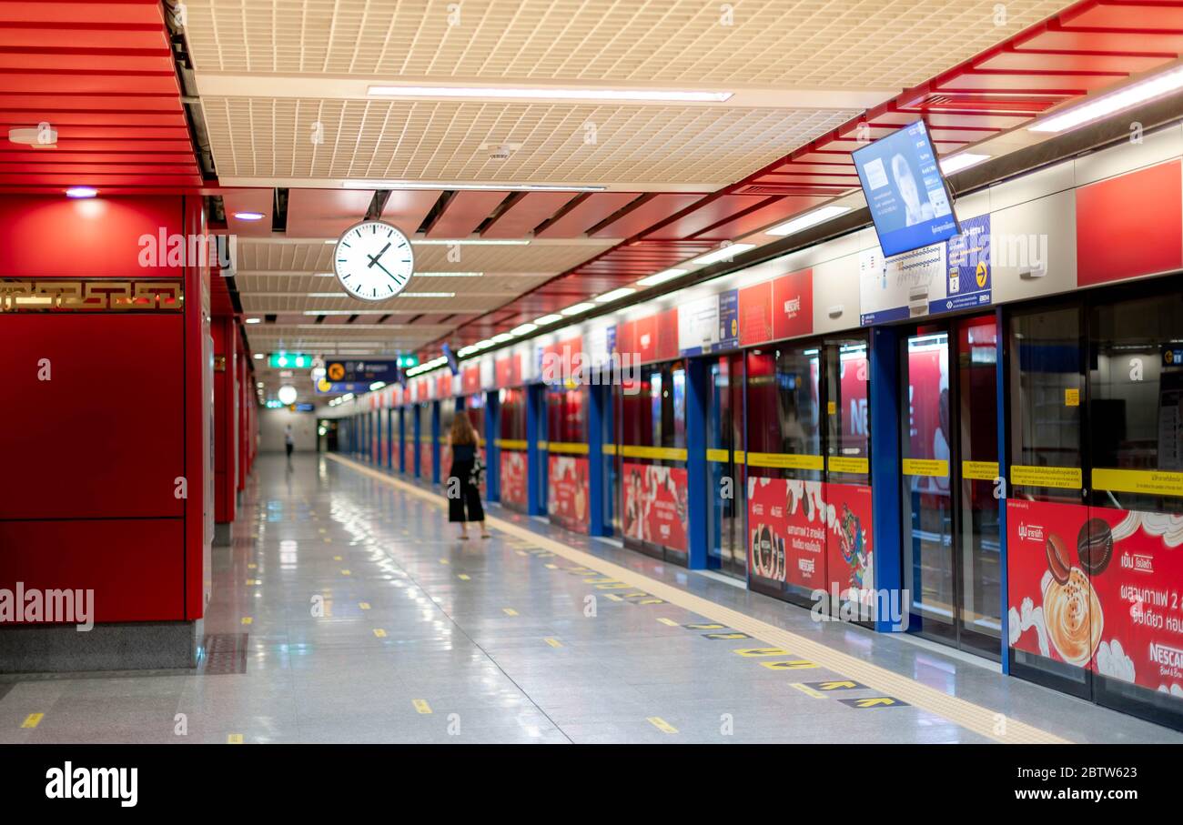 Yellow line route map hi-res stock photography and images - Alamy
