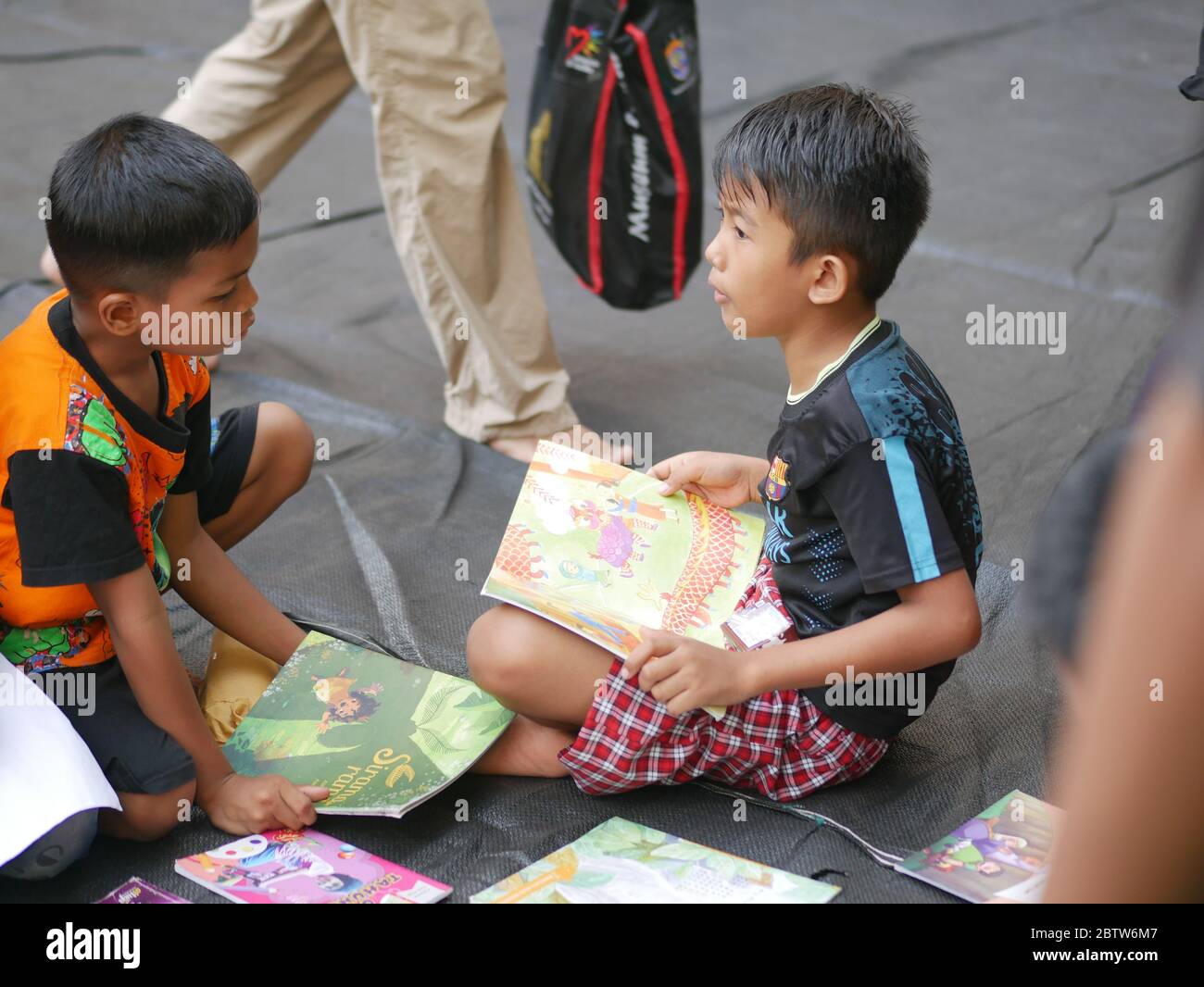 Refugee students hi-res stock photography and images - Alamy