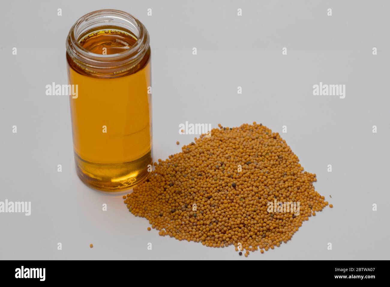 Mustard seed oil hi-res stock photography and images - Alamy