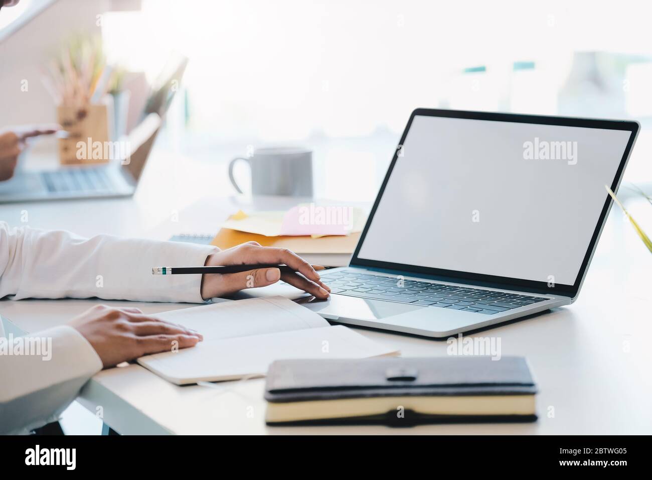 Journalist office computer hi-res stock photography and images - Alamy