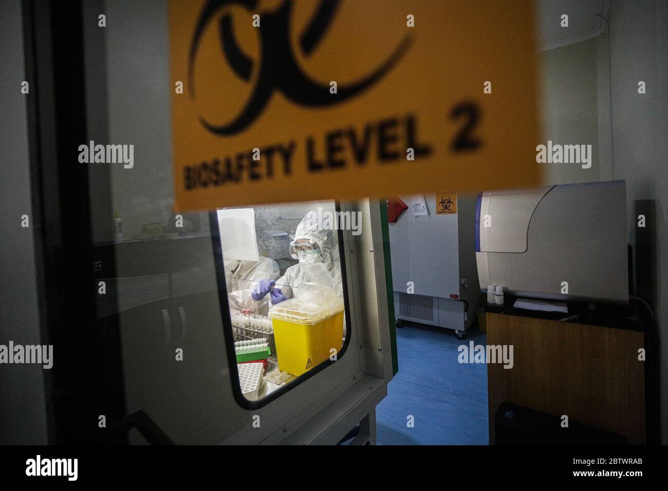 Biosafety level 2 laboratory hi-res stock photography and images - Alamy