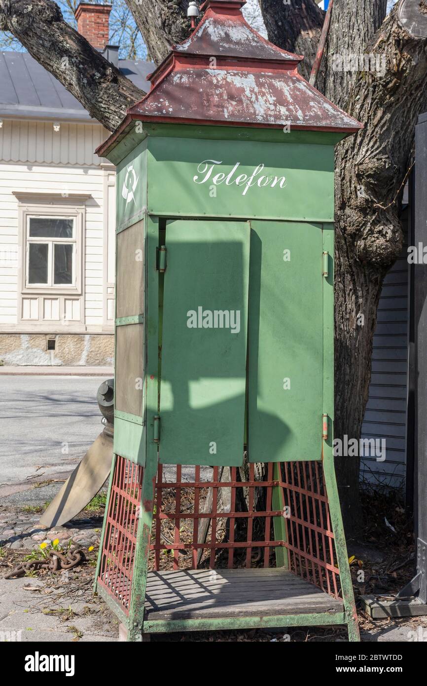 Green painted telephone box hi-res stock photography and images - Alamy