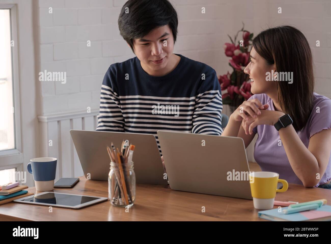 Startup Diversity Teamwork Brainstorming Meeting Concept. Business Team ...