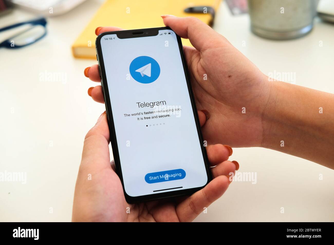 Telegram app icon hi-res stock photography and images - Alamy