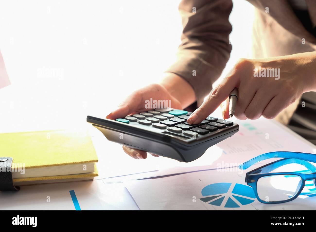 Accountant expense hi-res stock photography and images - Alamy