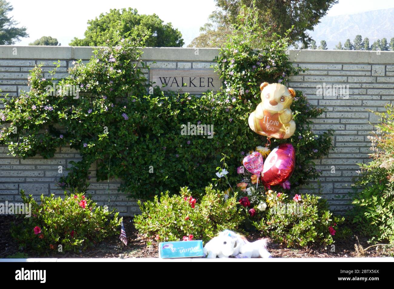 Forest lawn memorial paul walker hi-res stock photography and images - Alamy