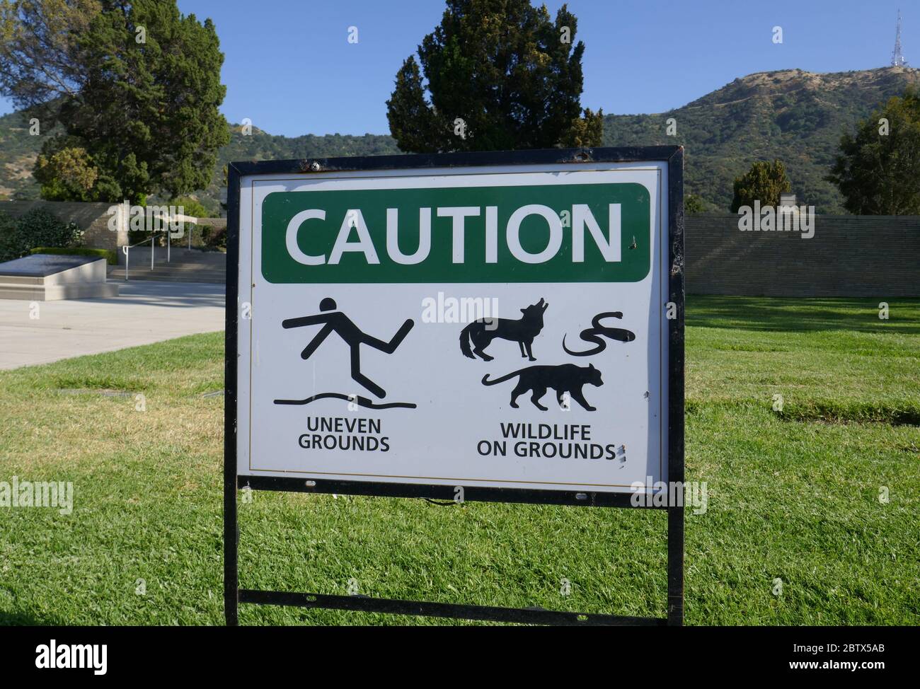 Forest lawn memorial park sign hi-res stock photography and images - Alamy