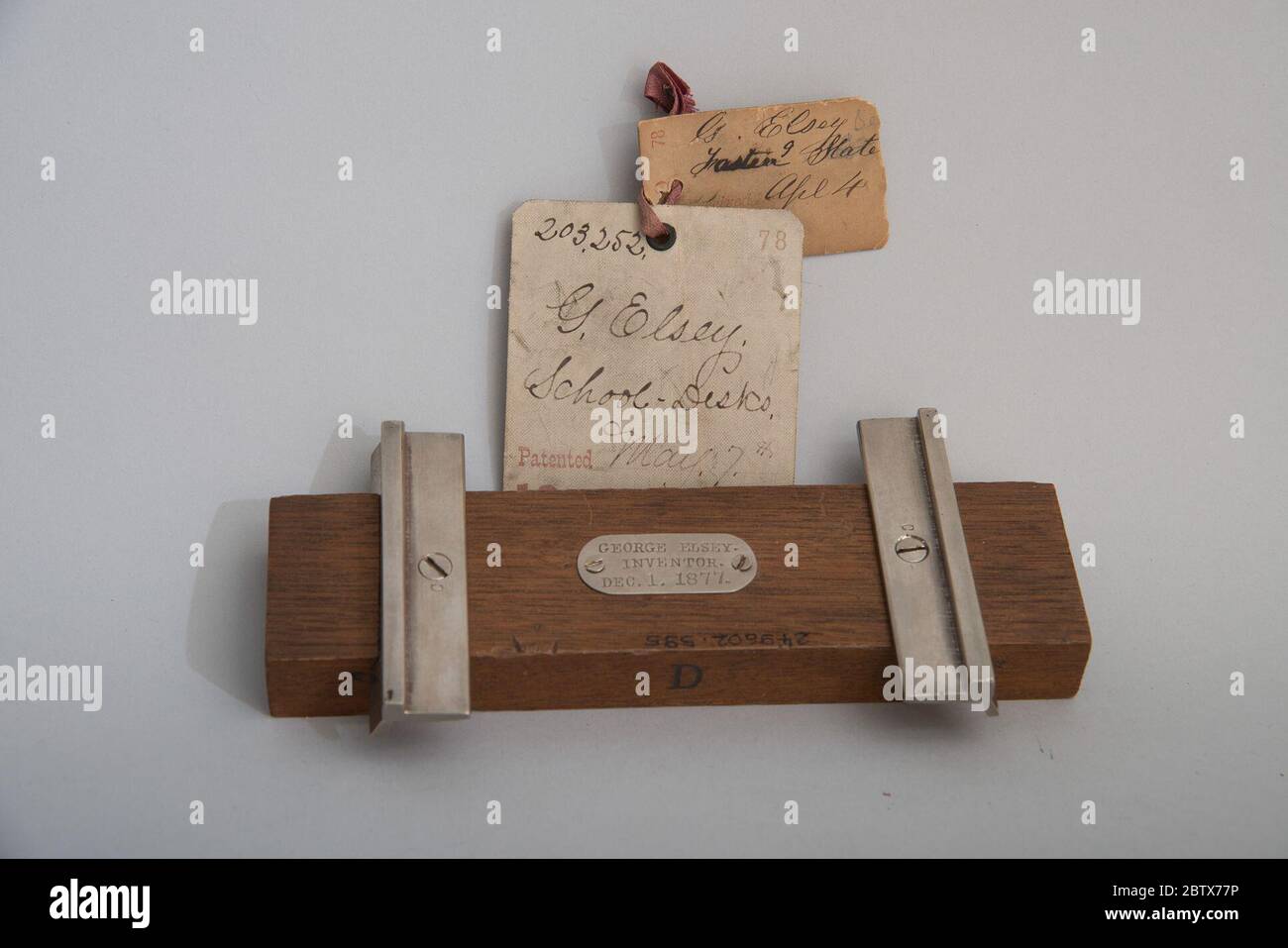 Issued on may 7 hi-res stock photography and images - Alamy