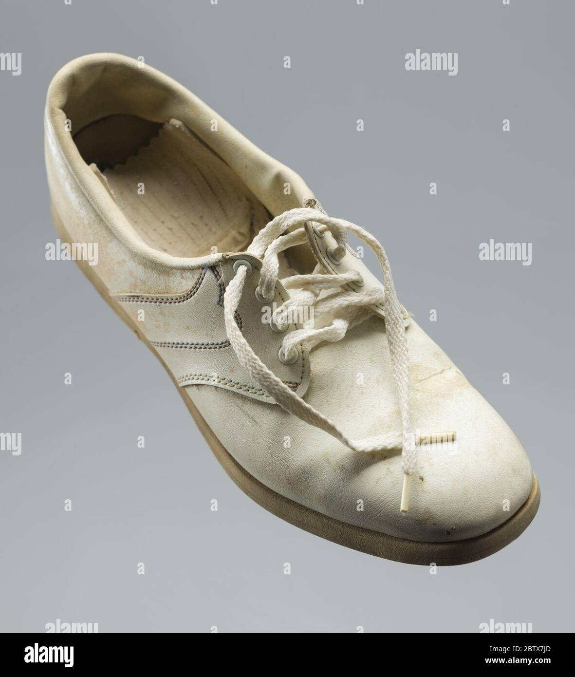 Worn threads hi-res stock photography and images - Alamy