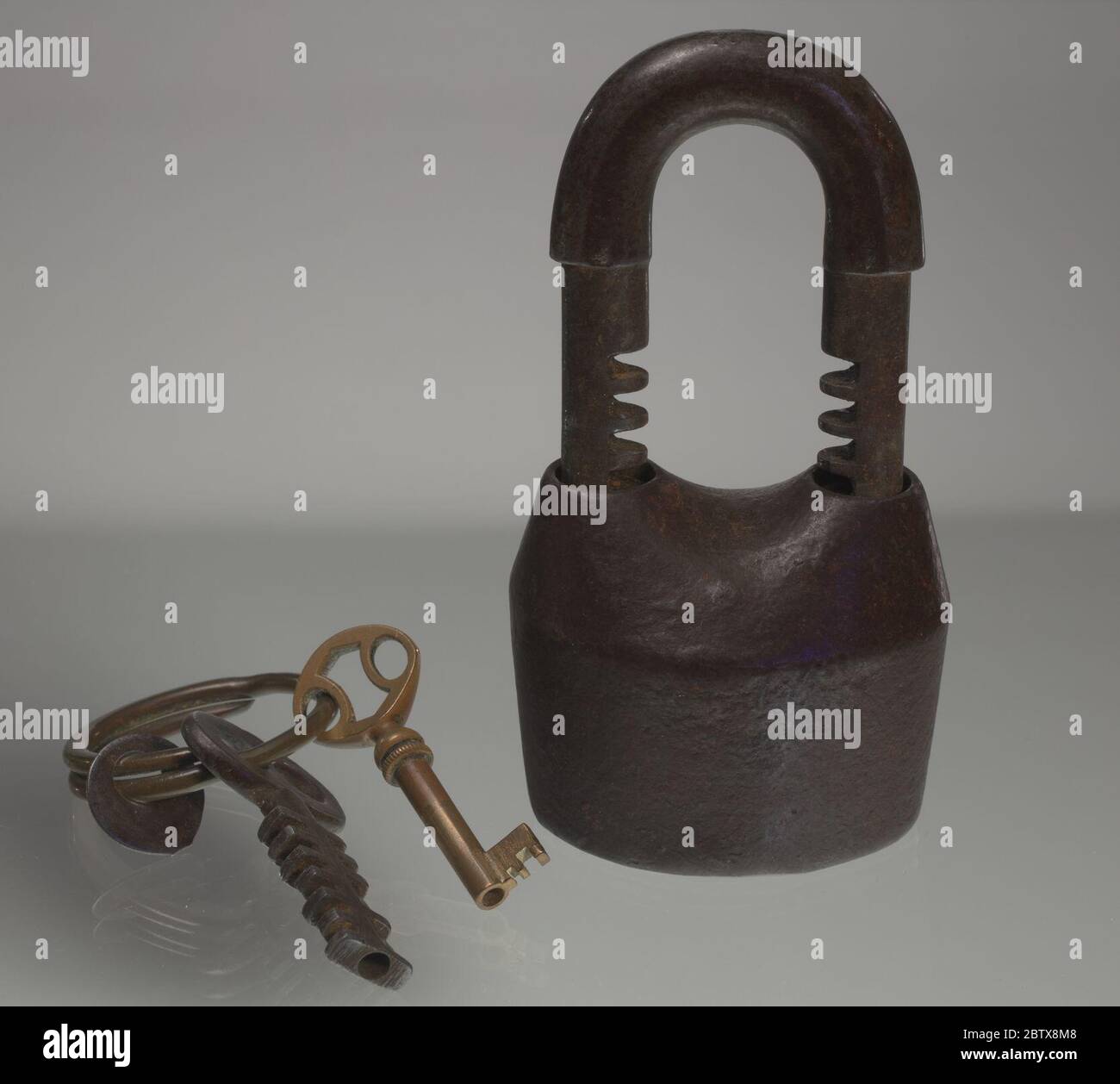 Iron padlock hi-res stock photography and images - Alamy