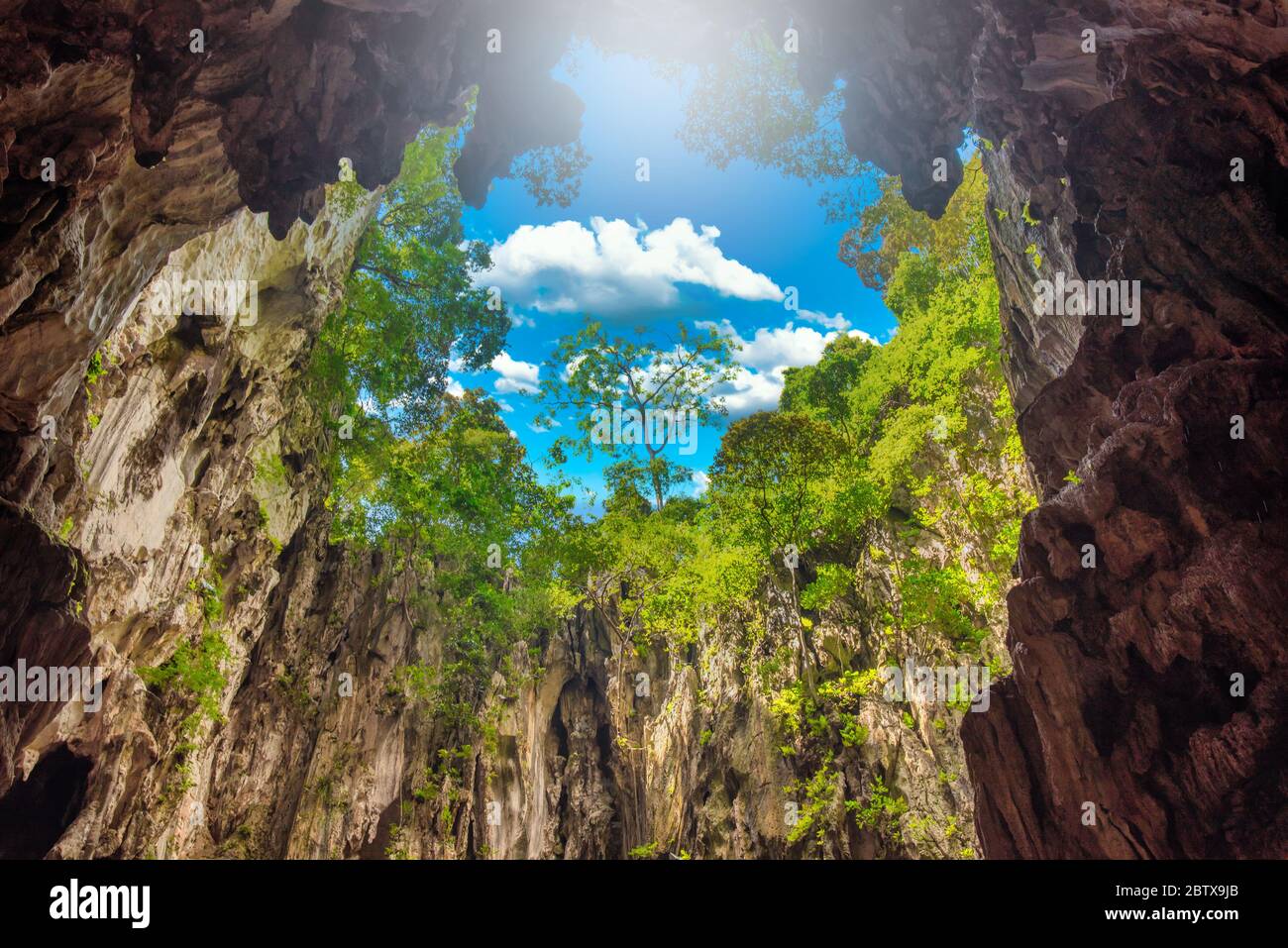 Inside cave looking out hi-res stock photography and images - Alamy