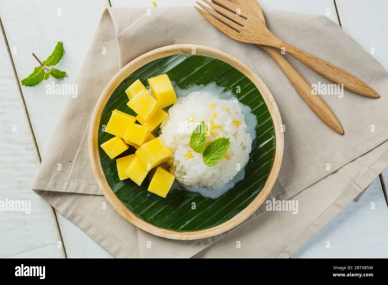 Mango sticky rice Stock Photo - Alamy