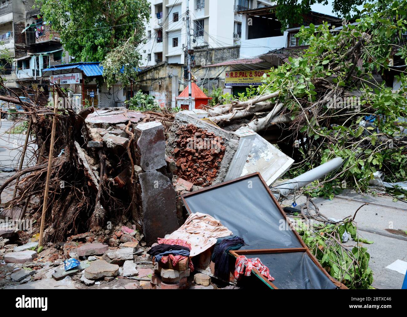 Cyclone amphan hi-res stock photography and images - Alamy