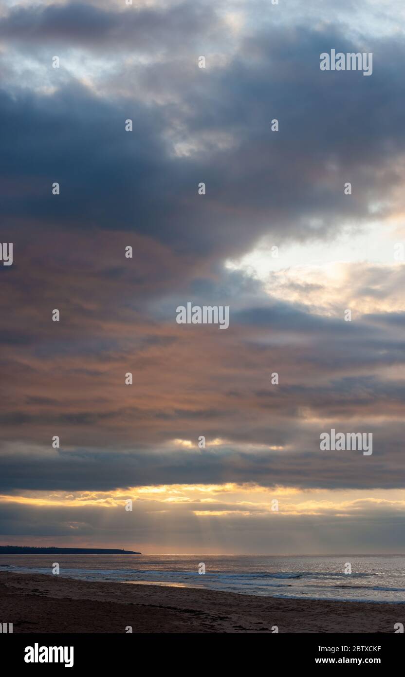 Breaking wavelets hi-res stock photography and images - Alamy