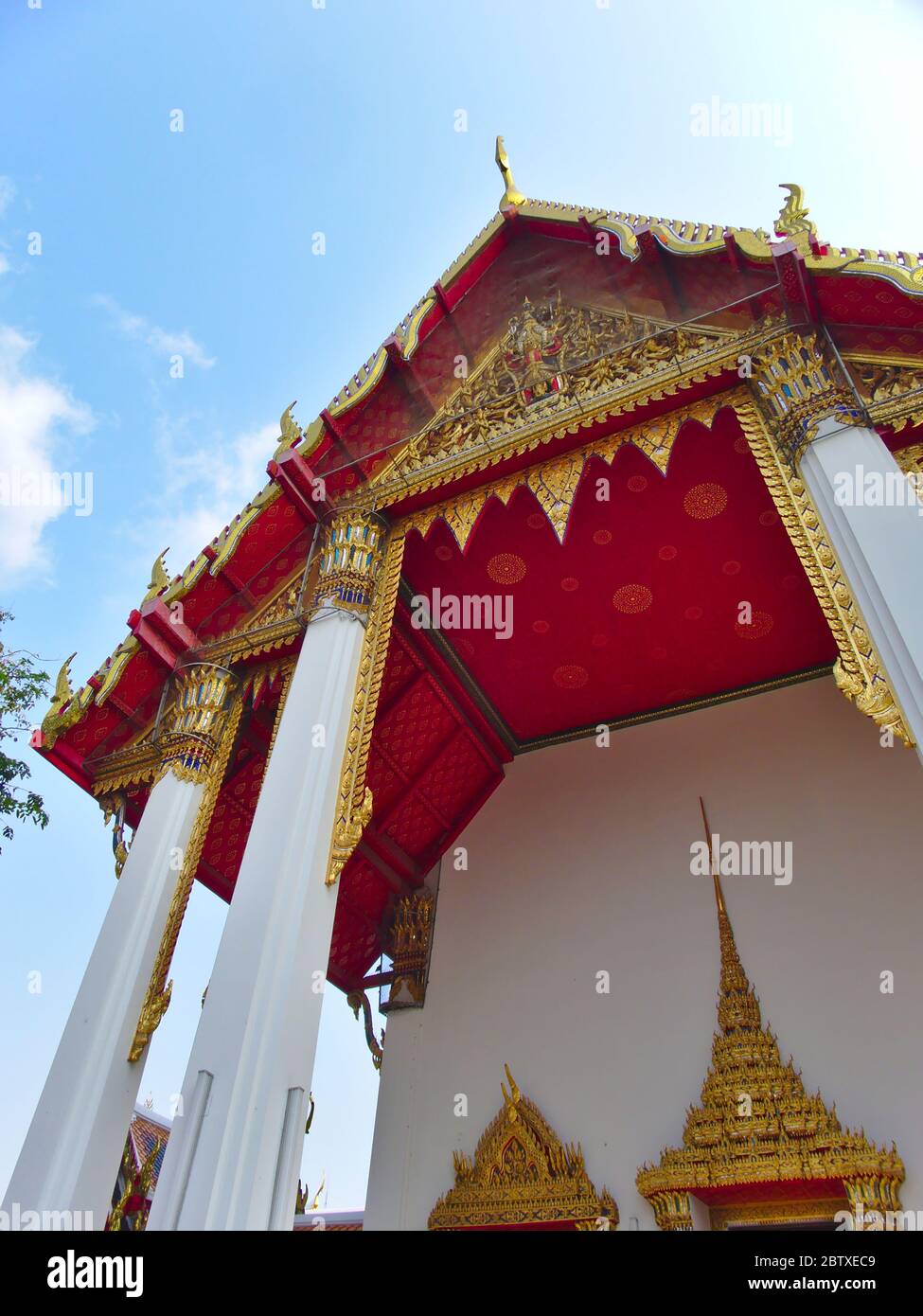 Wat Phra Chetuphon(Wat Pho), is located behind the splendid Temple of ...