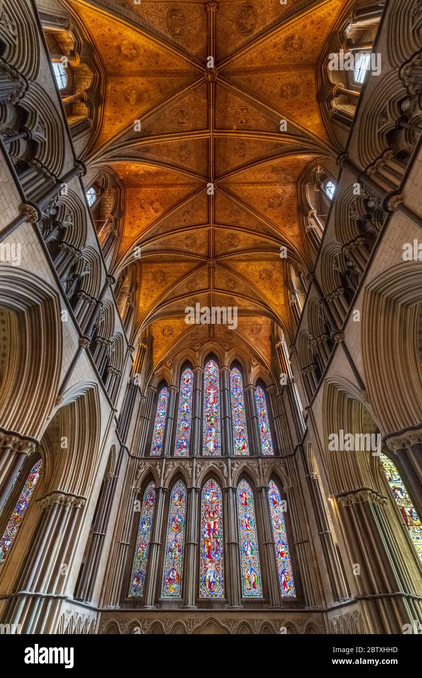 Worcester cathedral window hi-res stock photography and images - Alamy