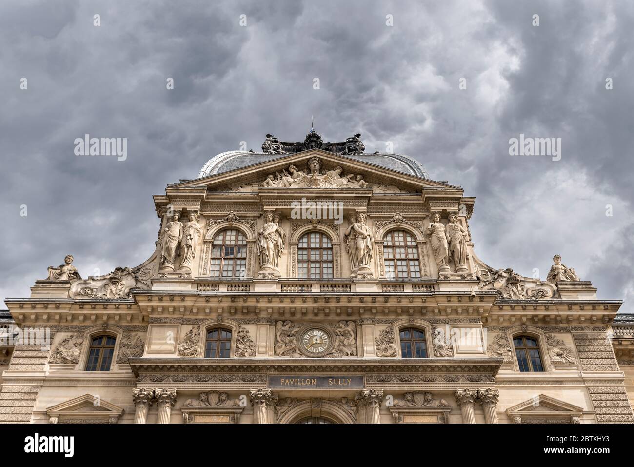Ornate building set hi-res stock photography and images - Alamy