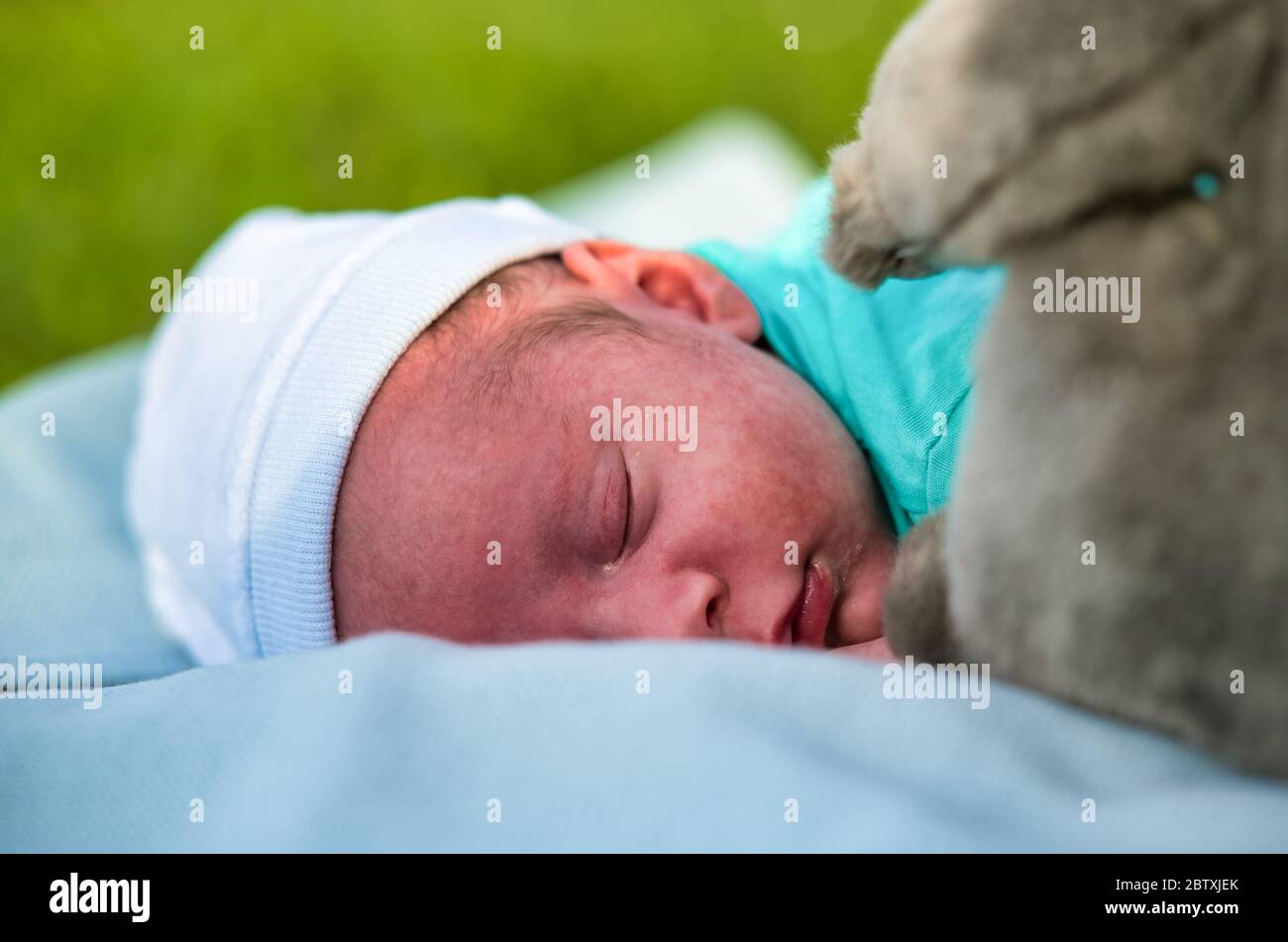 Little girl sleeping in park hi-res stock photography and images - Alamy